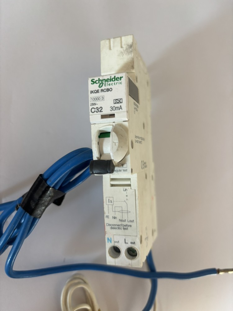 SCHNEIDER IKQE SEE106B03 B6 6 AMP 30mA 10KA SINGLE POLE RCBO CIRCUIT BREAKER