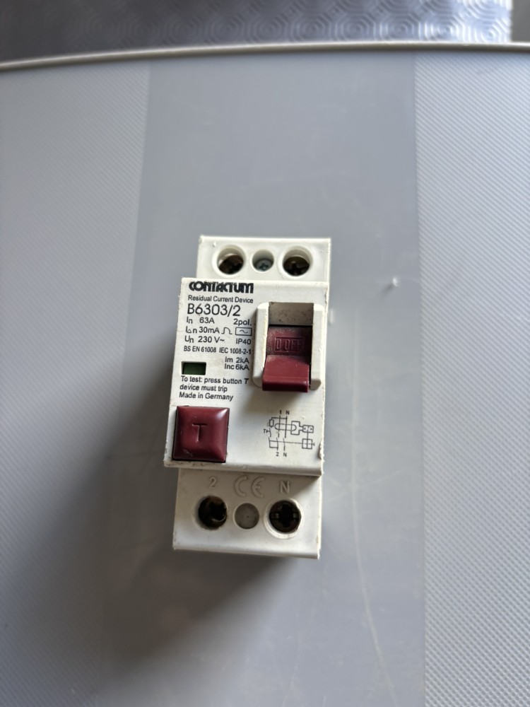 CONTACTUM