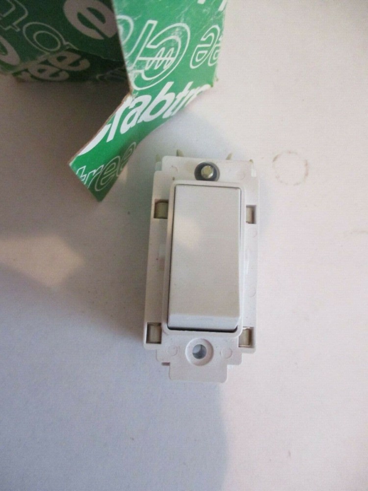 CRABTREE ROCKERGRID 4530 6 AMP 2 WAY SWITCH