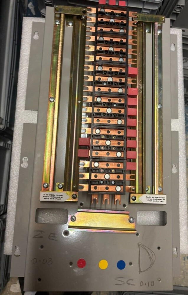 DORMAN SMITH 125 AMP 12 WAY 3 PHASE DISTRIBUTION BOARD INTERNAL PARTS ...