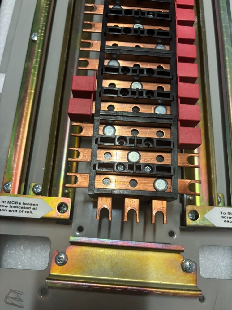 DORMAN SMITH 125 AMP 12 WAY 3 PHASE DISTRIBUTION BOARD INTERNAL PARTS ...