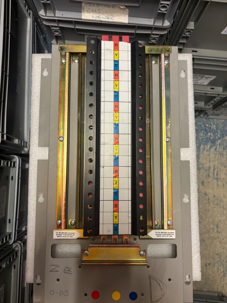 DORMAN SMITH 125 AMP 12 WAY 3 PHASE DISTRIBUTION BOARD INTERNAL PARTS ONLY GUYS