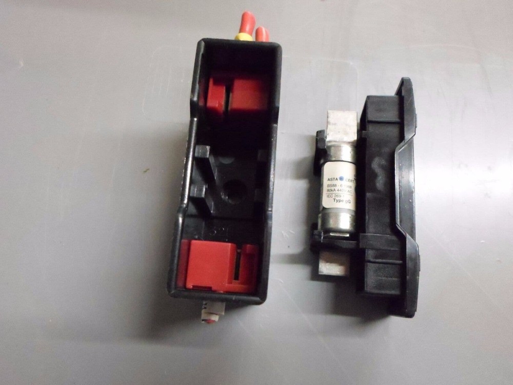 GEC ALSTHOM SC32 SAFECLIP UPTO 32 AMP BS88 FUSE CARRIER & BASE