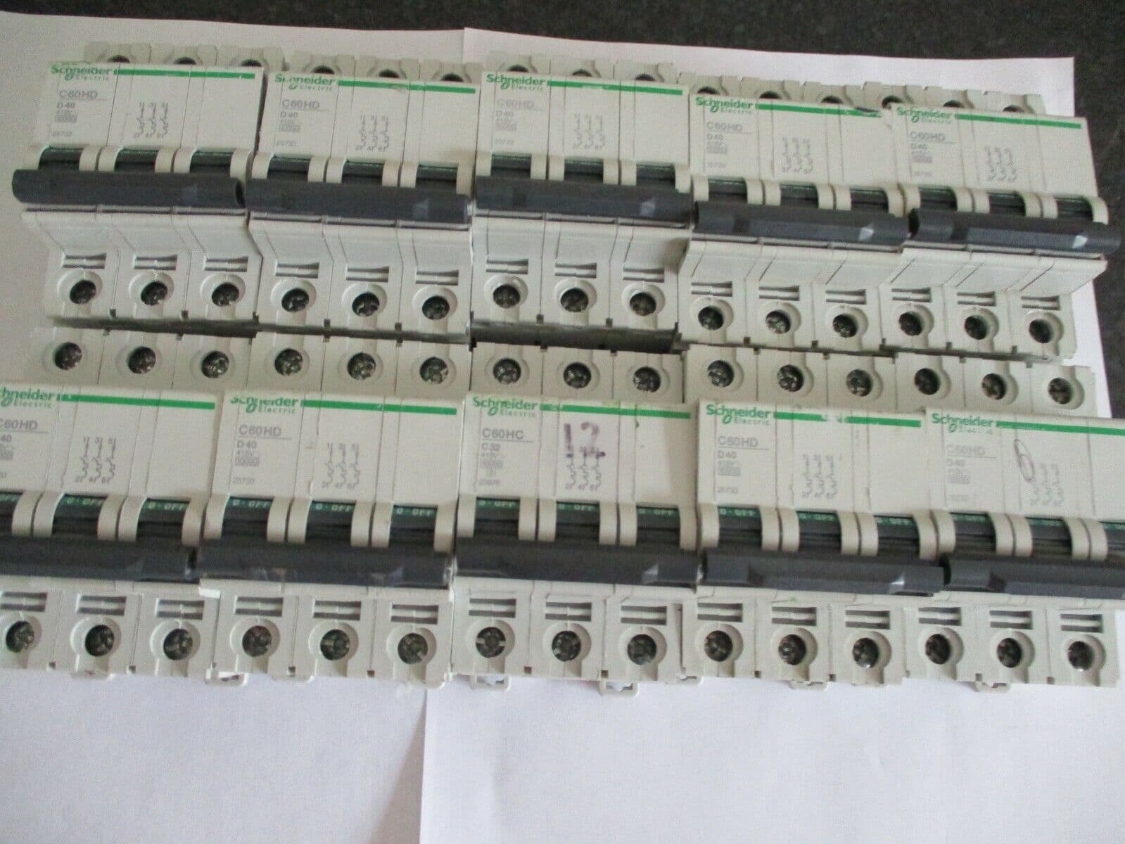 10 X SCHNEIDER/ MERLIN GERIN C60HD D40 40 AMP 25733 10KA TRIPLE POLE MCBS