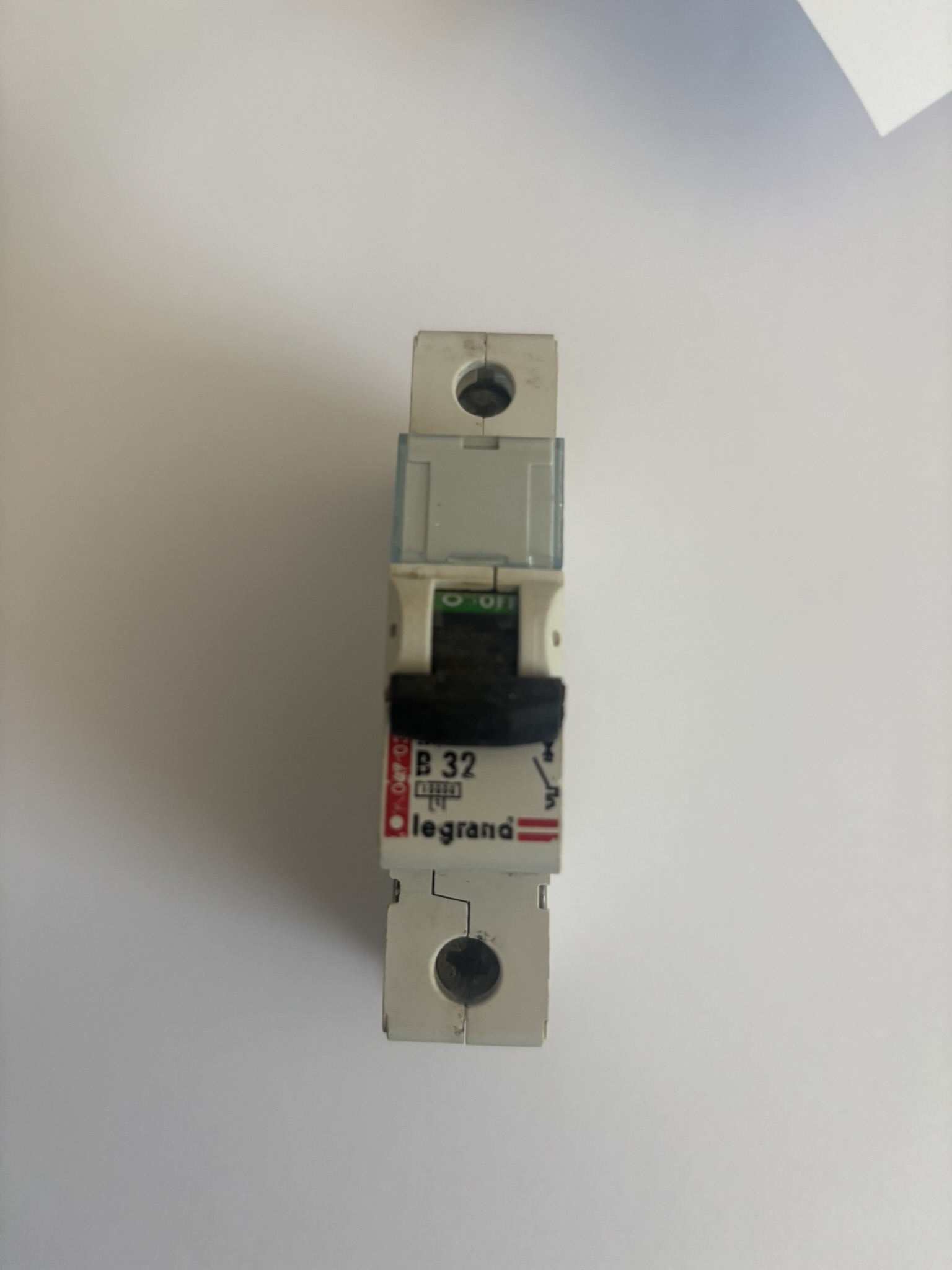 LEGRAND B32 32 AMP 10KA 067 03 SINGLE POLE MCB CIRCUIT BREAKER