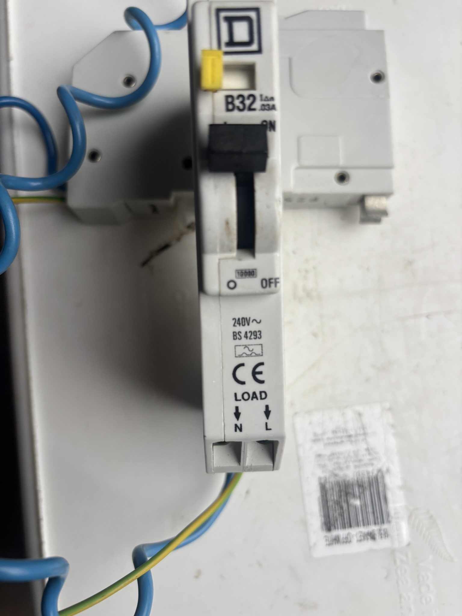 SQUARE D QOE132B03 B32 32 AMP 30mA SINGLE POLE RCBO CIRCUIT BREAKER
