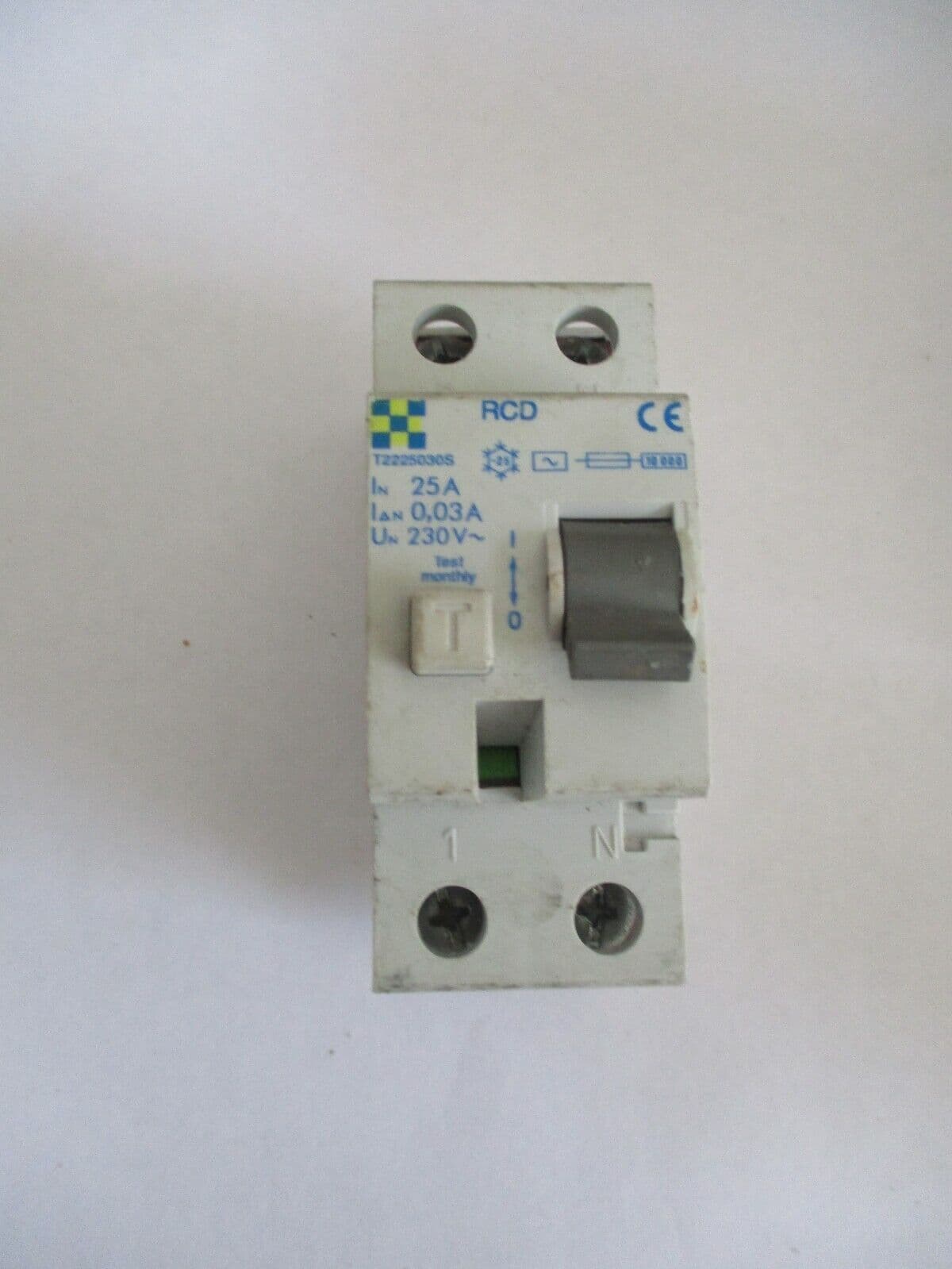 CLIPSAL 25 AMP 30mA T2225030S RCD CIRCUIT BREAKER BLUE WRITING