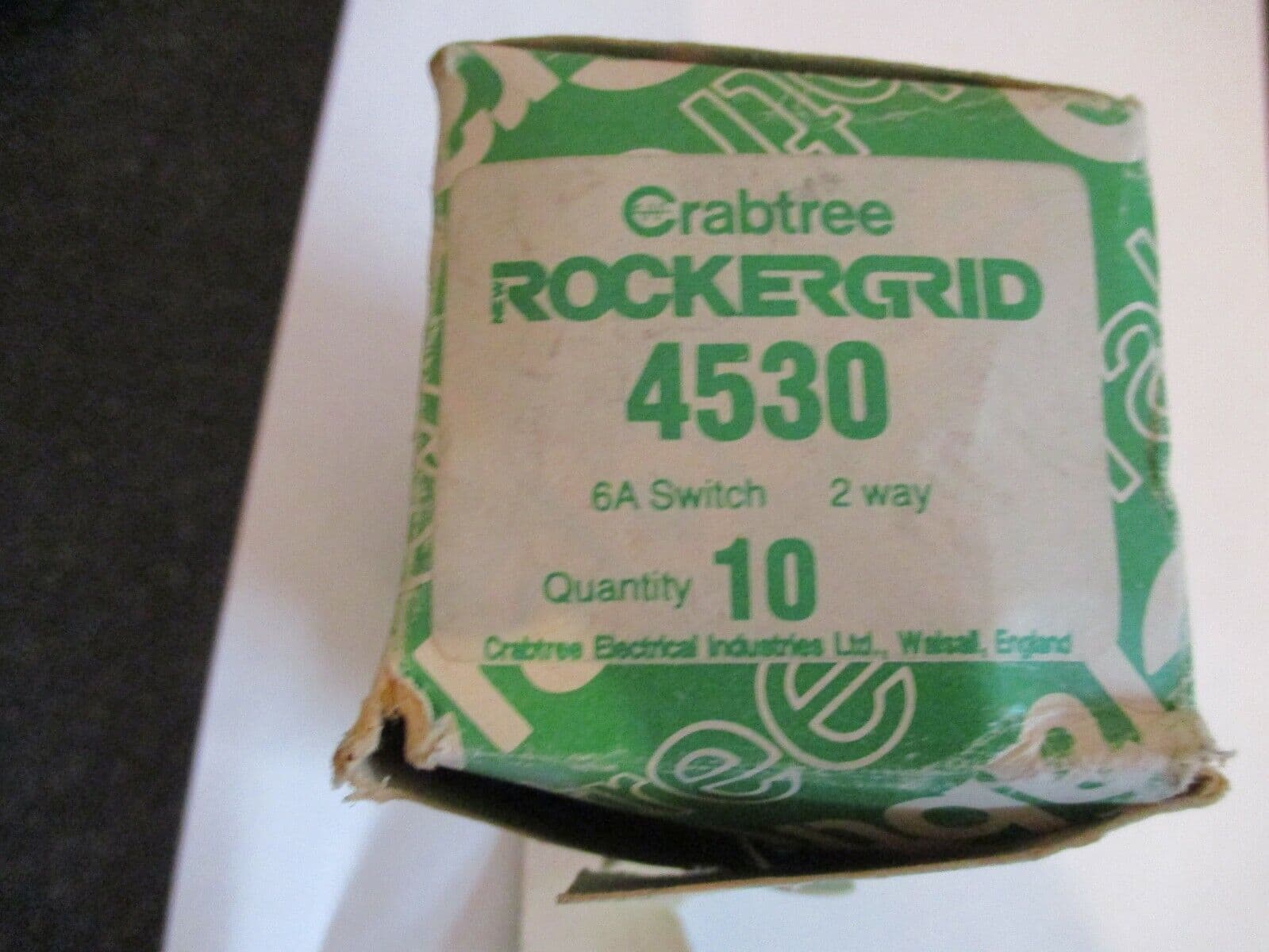 CRABTREE ROCKERGRID 4530 6 AMP 2 WAY SWITCH