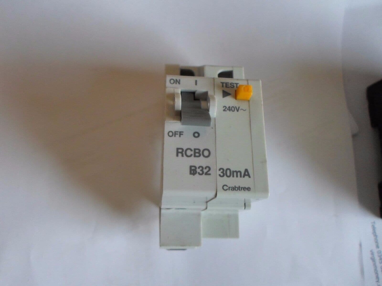 CRABTREE STARBREAKER B32 32 AMP 30 mA RCBO CIRCUIT BREAKER 61/B3230