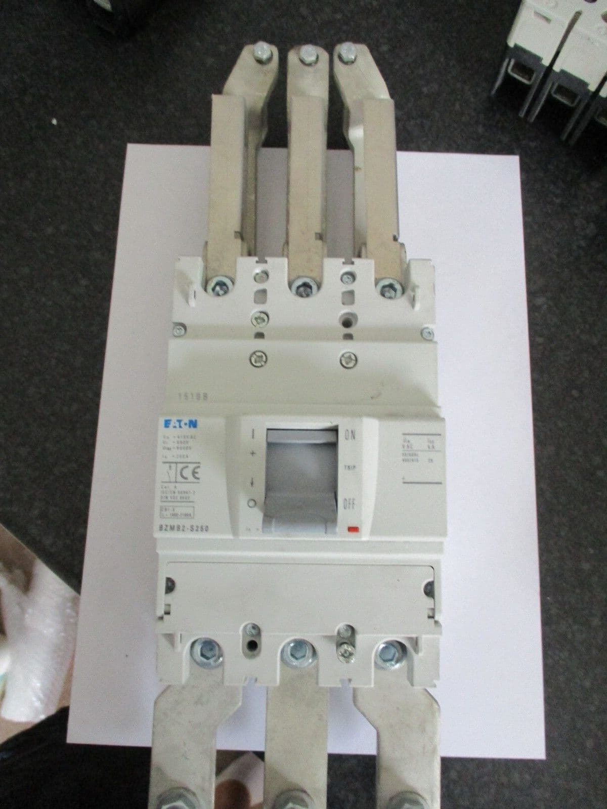 EATON 250 AMP NMZB2-S250 TRIPLE POLE SWITCH DISCONNECTOR