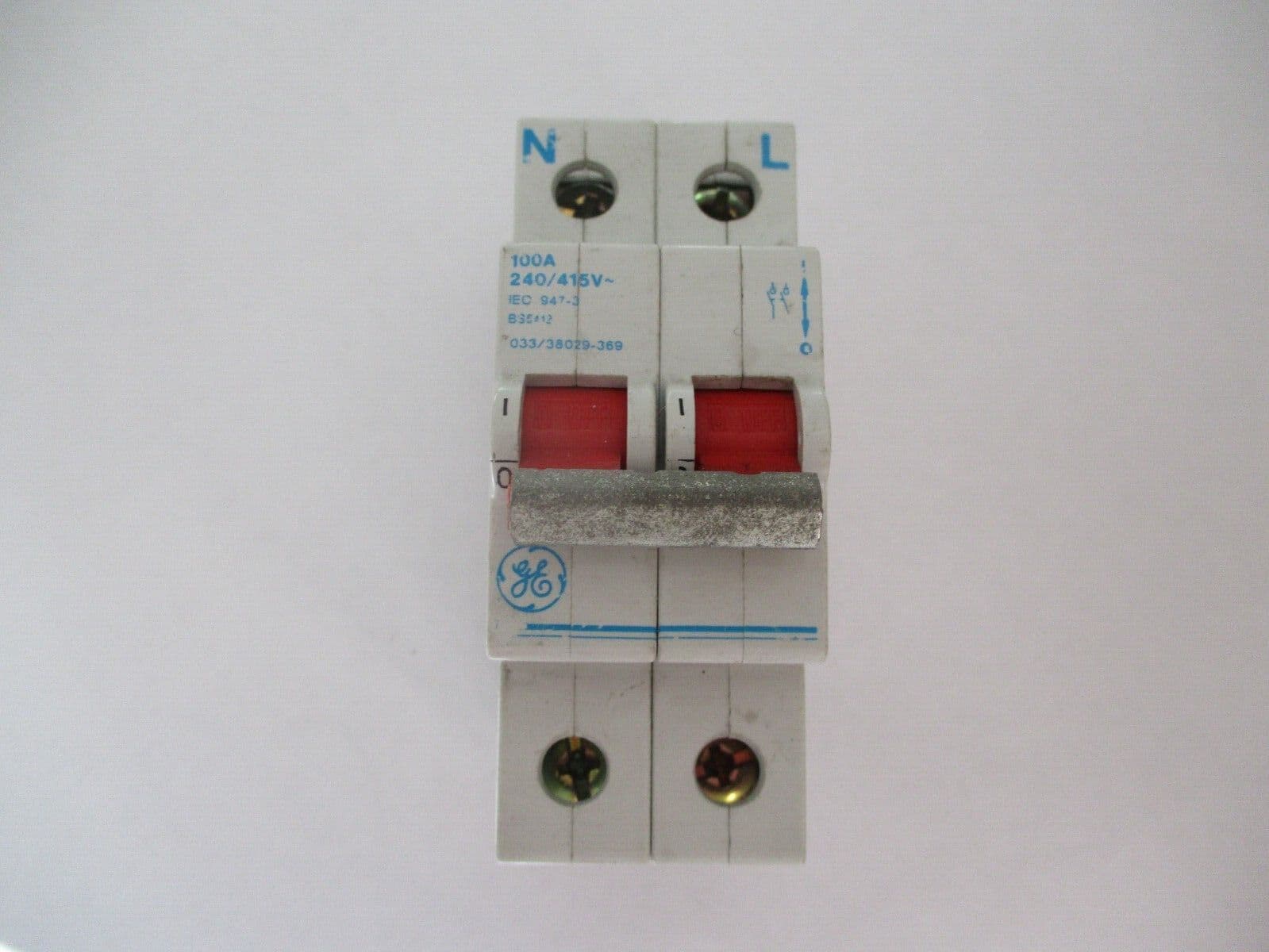 GE GENERAL ELECTRIC 100 AMP AST M 666611 DOUBLE MAIN SWITCH ISOLATOR