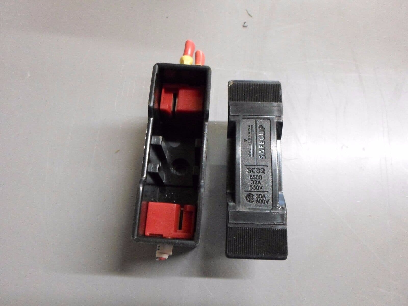 GEC ALSTHOM SC32 SAFECLIP UPTO 32 AMP BS88 FUSE CARRIER & BASE