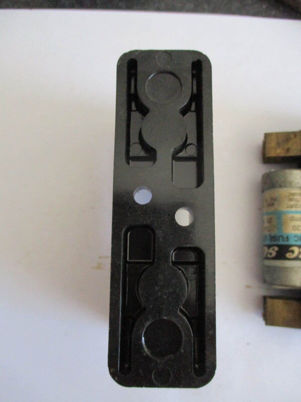 GEC TYPE RS32 TIA 32 UPTO 32 AMP HRC FUSE CARRIER AND BASE