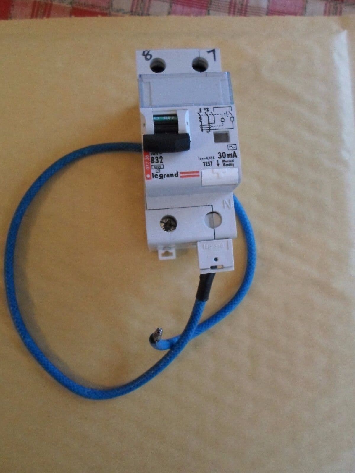 LEGRAND B32 32 AMP 30mA 6KA 07736 RCD RCBO CIRCUIT BREAKER