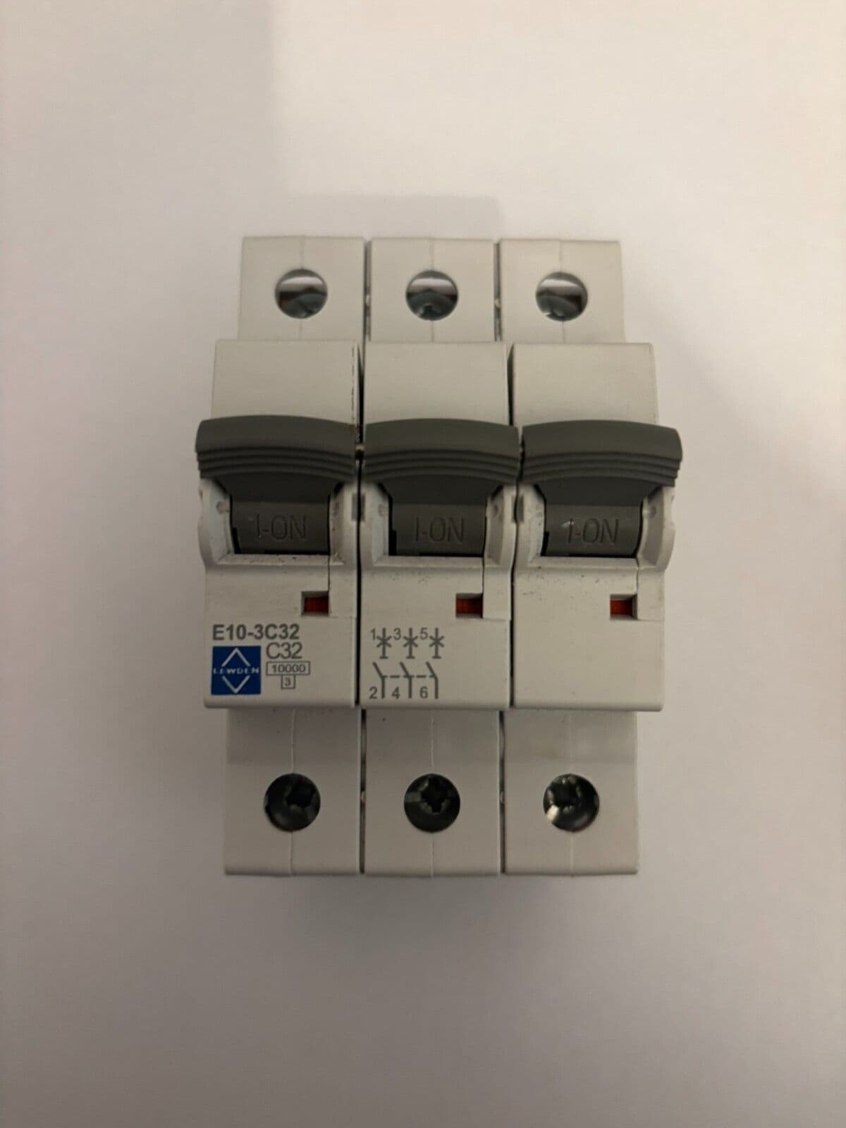 LEWDEN C32 32 AMP E10-3C32 10KA TRIPLE POLE MCB CIRCUIT BREAKER