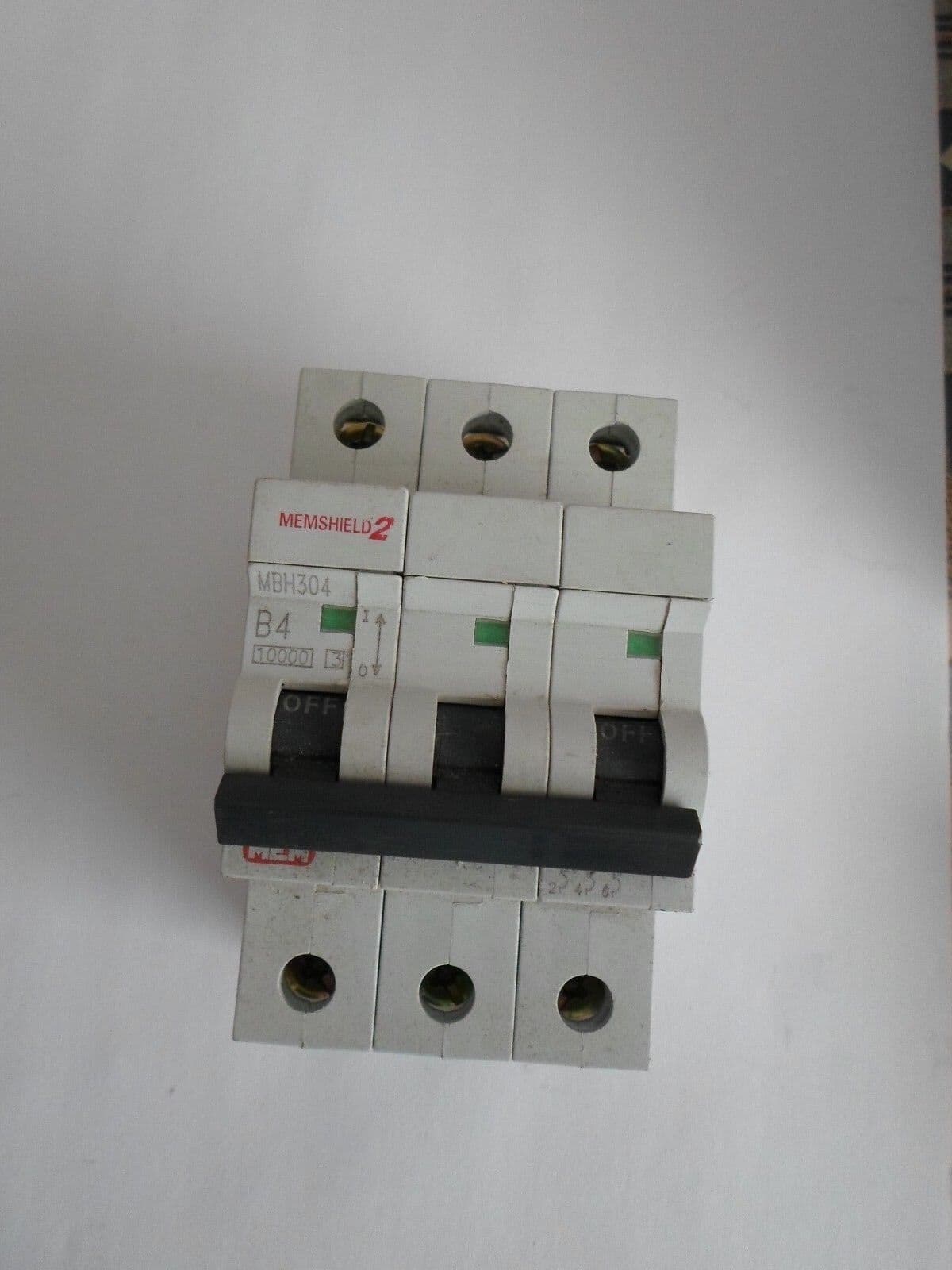 MEM EATON MBH304 B4 4 AMP 10KA TRIPLE POLE MCB CIRCUIT BREAKER