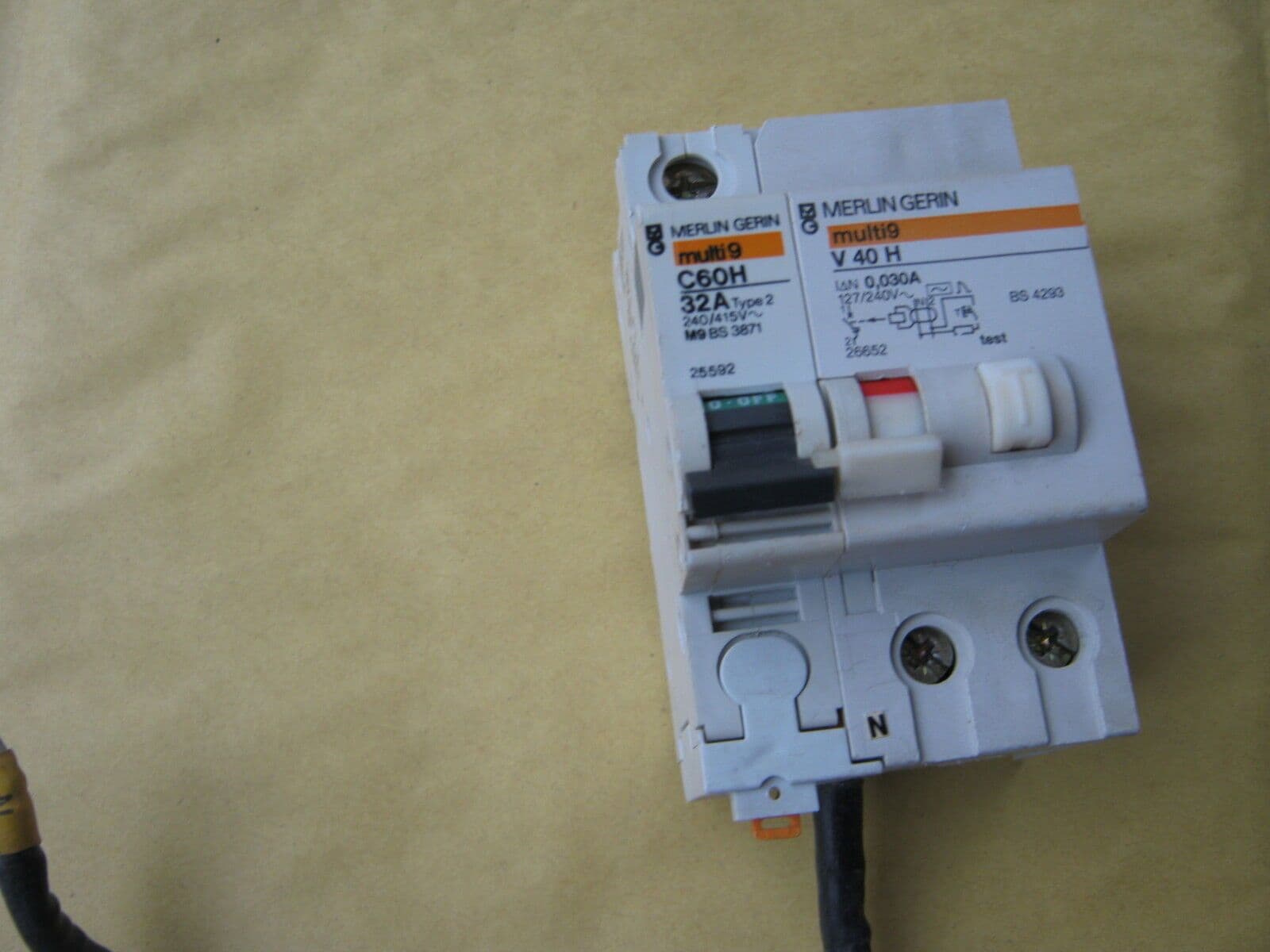 MERLIN GERIN C40H 30mA 26652 RCBO WITH 32 AMP MCB CIRCUIT BREAKER