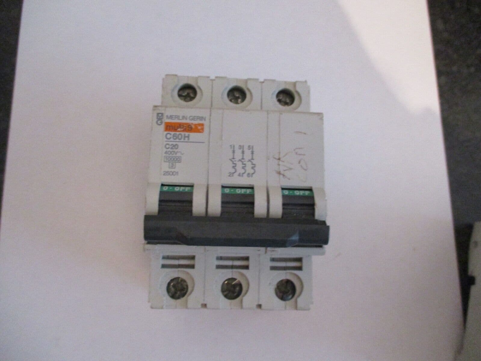 MERLIN GERIN C60H C20 20 AMP 10KA 25001 TRIPLE POLE MCB CIRCUIT BREAKER
