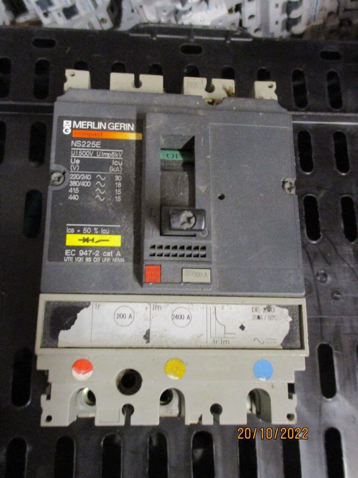MERLIN GERIN COMPACT NS225E 200 AMP TRIPLE POLE MCCB CIRCUIT BREAKER