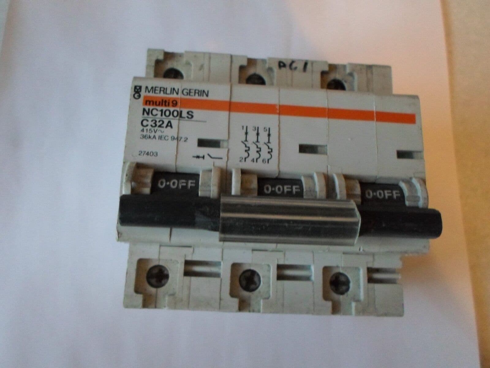 MERLIN GERIN NC100LS C32A 32 AMP 36KA 24703 TRIPLE POLE MCB CIRCUIT BREAKER