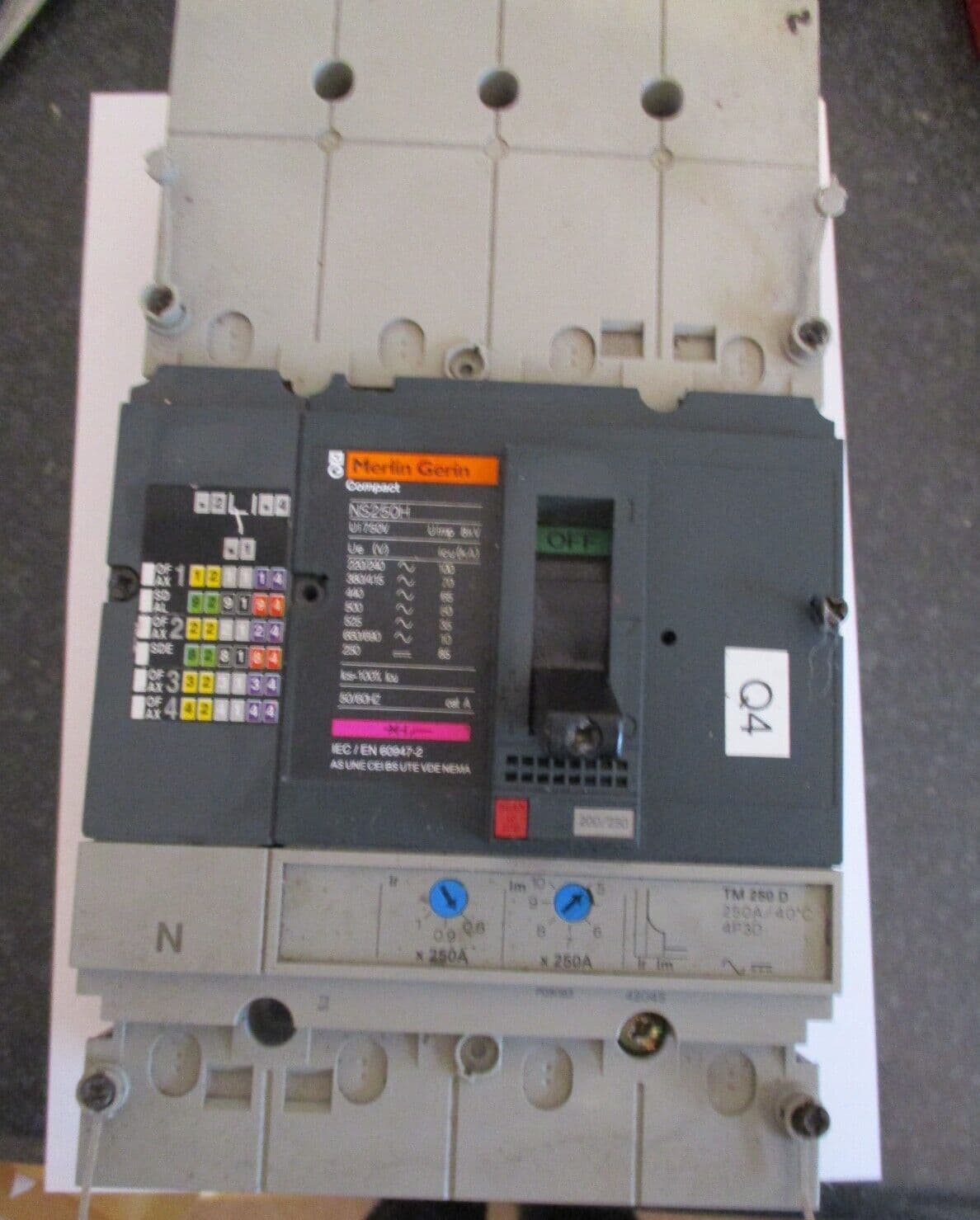 MERLIN GERIN NS250H TM 250 D 250 AMP ADJUSTABLE MCCB INC NEUTRAL ...