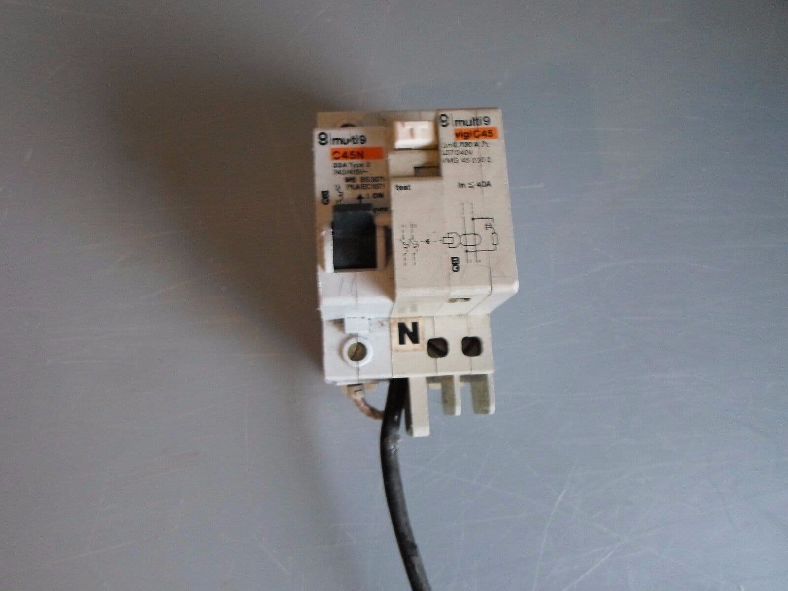 MERLIN GERIN VIGI C45 VMG 45 030 2 RCD WITH 32 AMP MCB FITTED