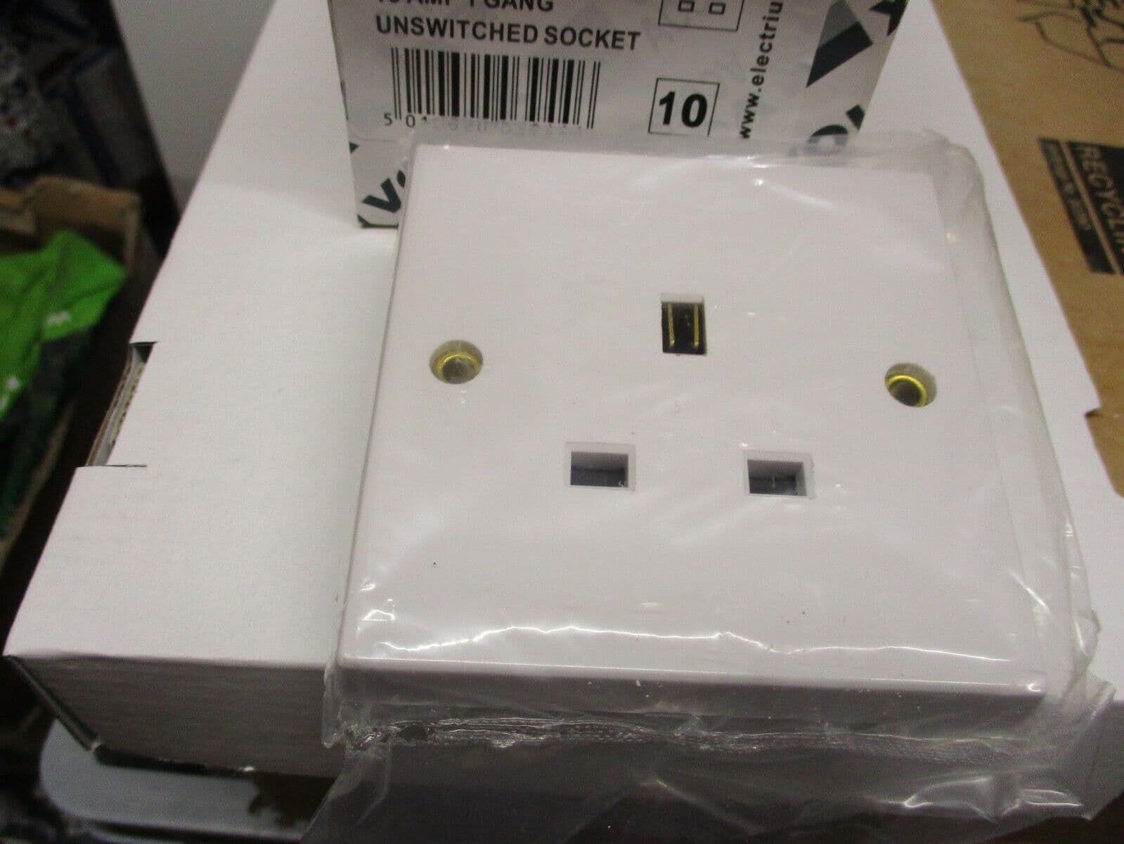 NEW VOLEX VX9100 13 AMP 1 GANG UNSWITCHED SOCKET