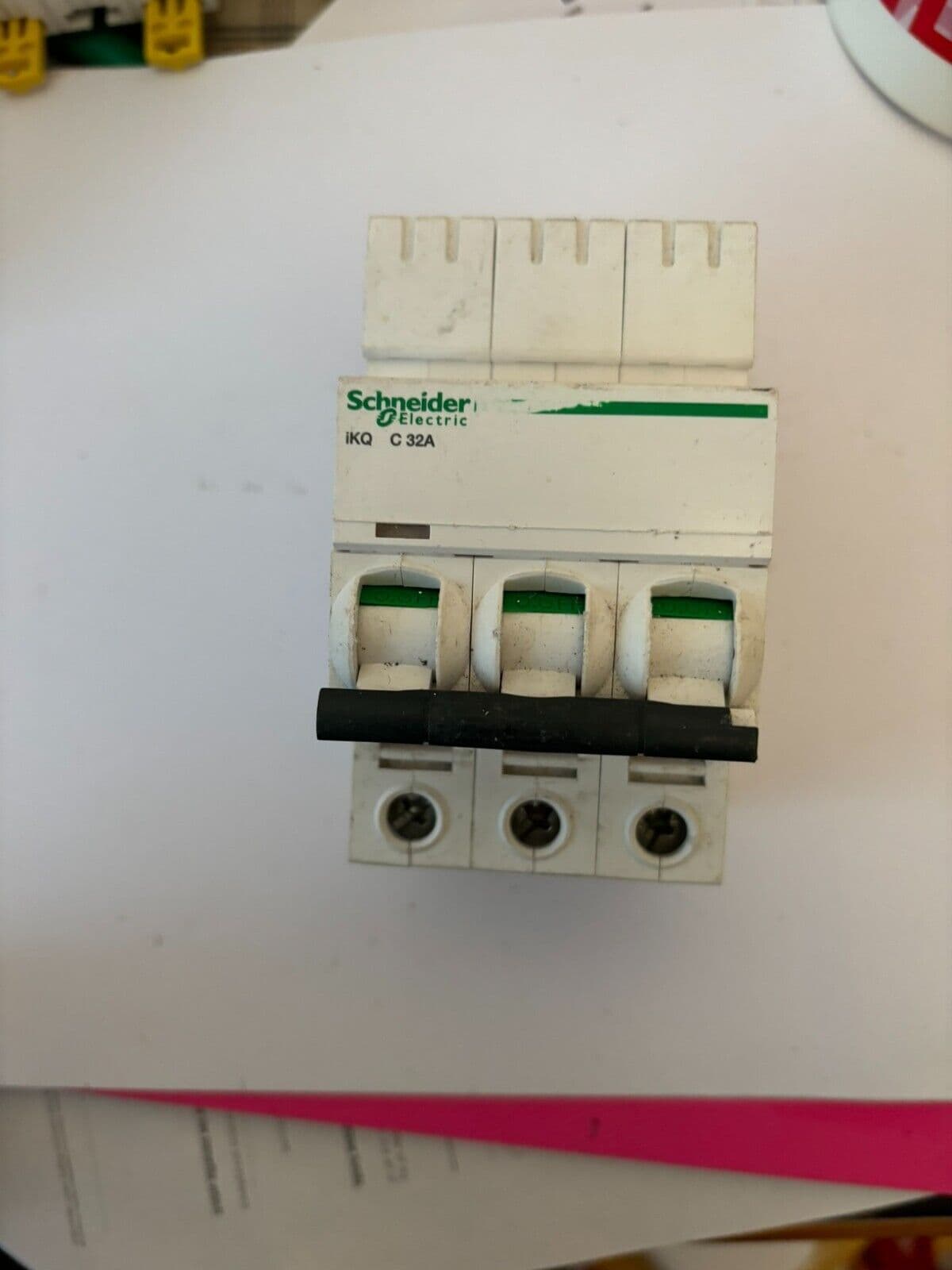 SCHNEIDER ELECTRIC IKQ C32 32 AMP 10KA A9F57332 TRIPLE POLE CIRCUIT BREAKER