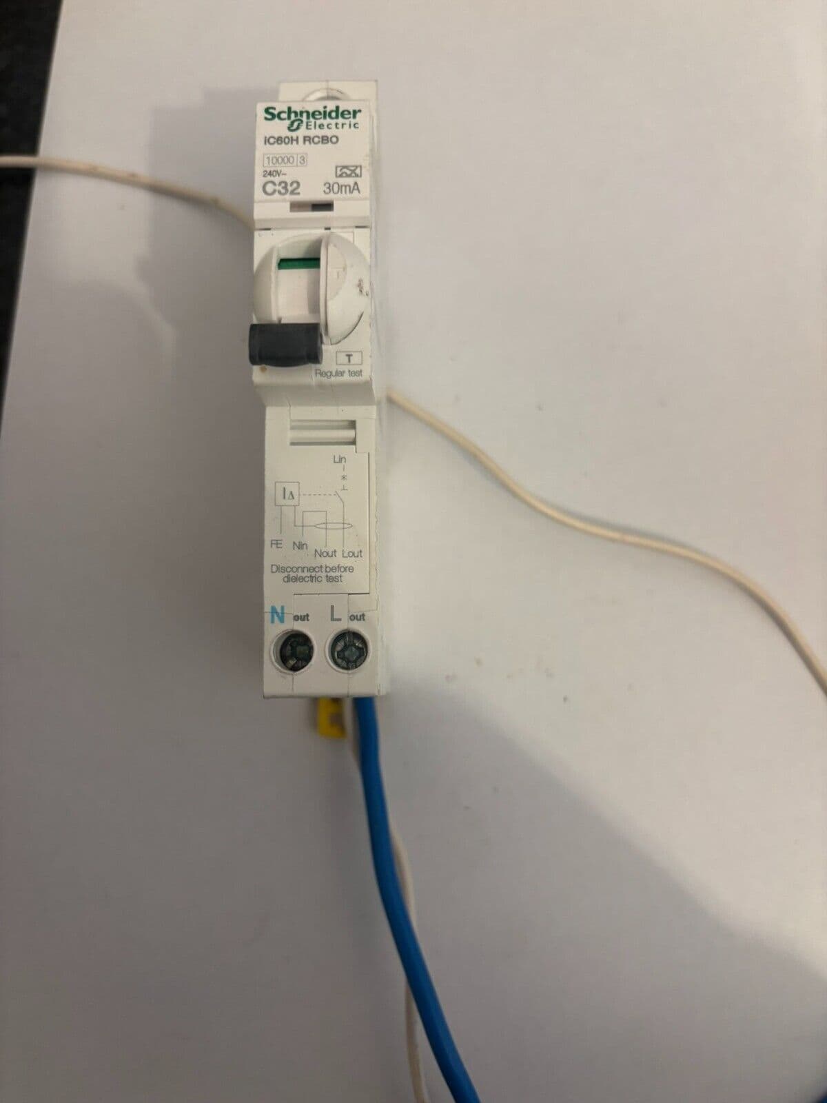 SCHNEIDER IC60H A9D11832 C32 32 AMP 30mA 10KA SINGLE POLE RCBO CIRCUIT BREAKER