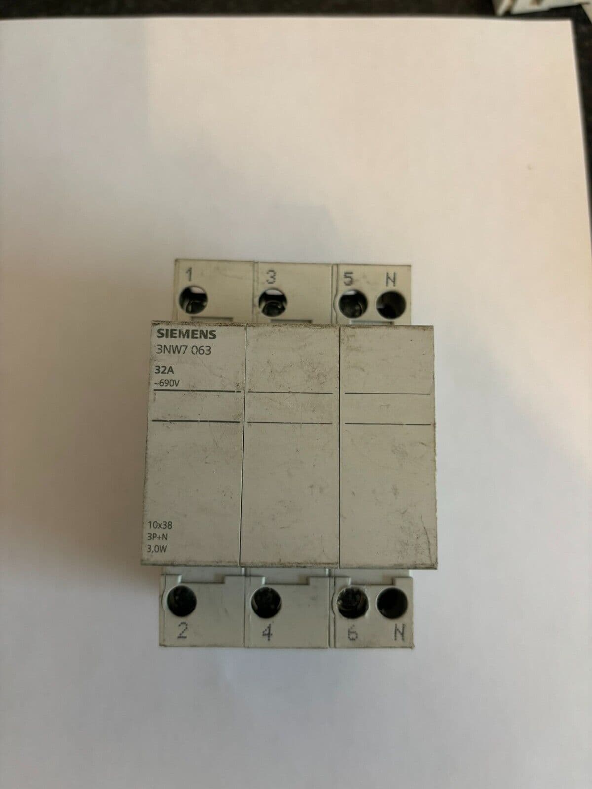 SIEMENS 3NW7 063 32A TRIPLE POLE PLUS NEUTRAL CARTRIDGE FUSE CARRIER NO FUSES