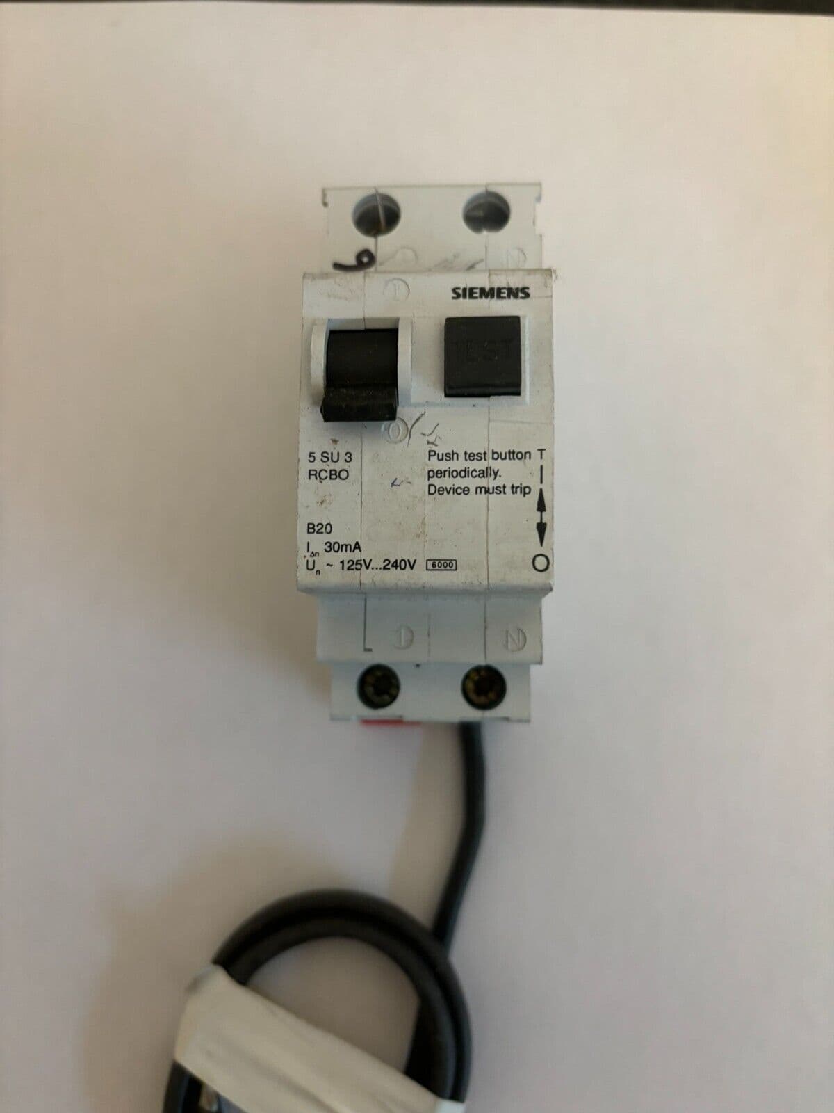 SIEMENS 5SU3 B20 20 AMP 30mA DOUBLE POLE RCBO CIRCUIT BREAKER