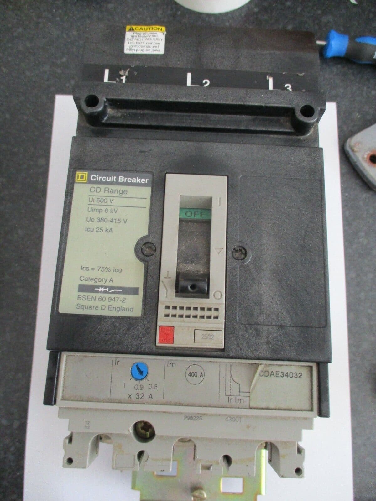 SQUARE D 32 AMP CDAE34032 TRIPLE POLE MCCB CIRCUIT BREAKER