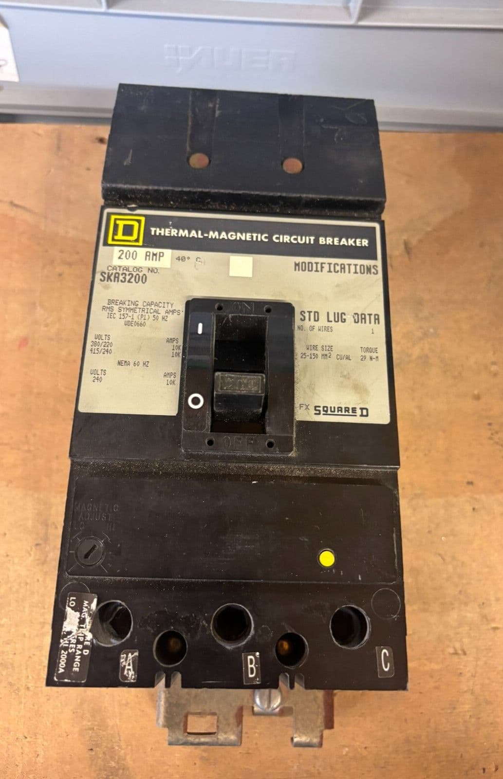 SQUARE D SKA3200 200 AMP TRIPLE POLE ADJUSTABLE MCCB CIRCUIT BREAKER