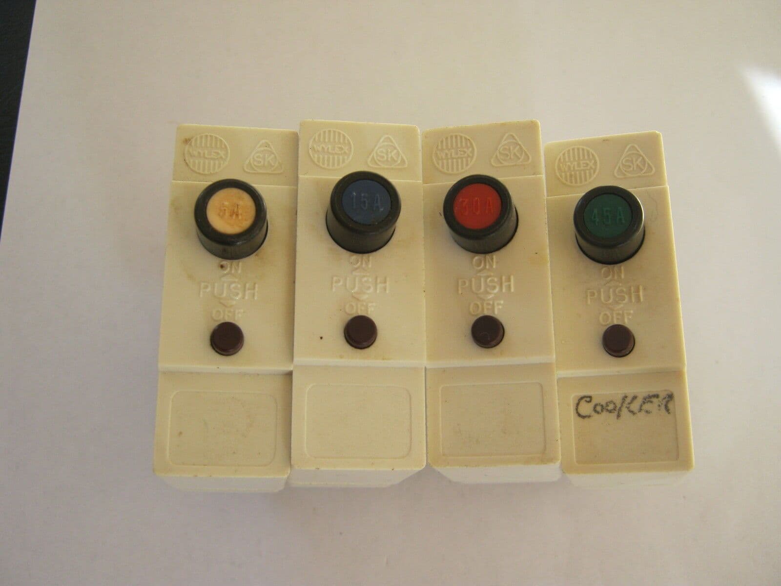 WYLEX 5 15 20 30 45 AMP PUSH BUTTON PLUG IN MCB CIRCUIT BREAKERS