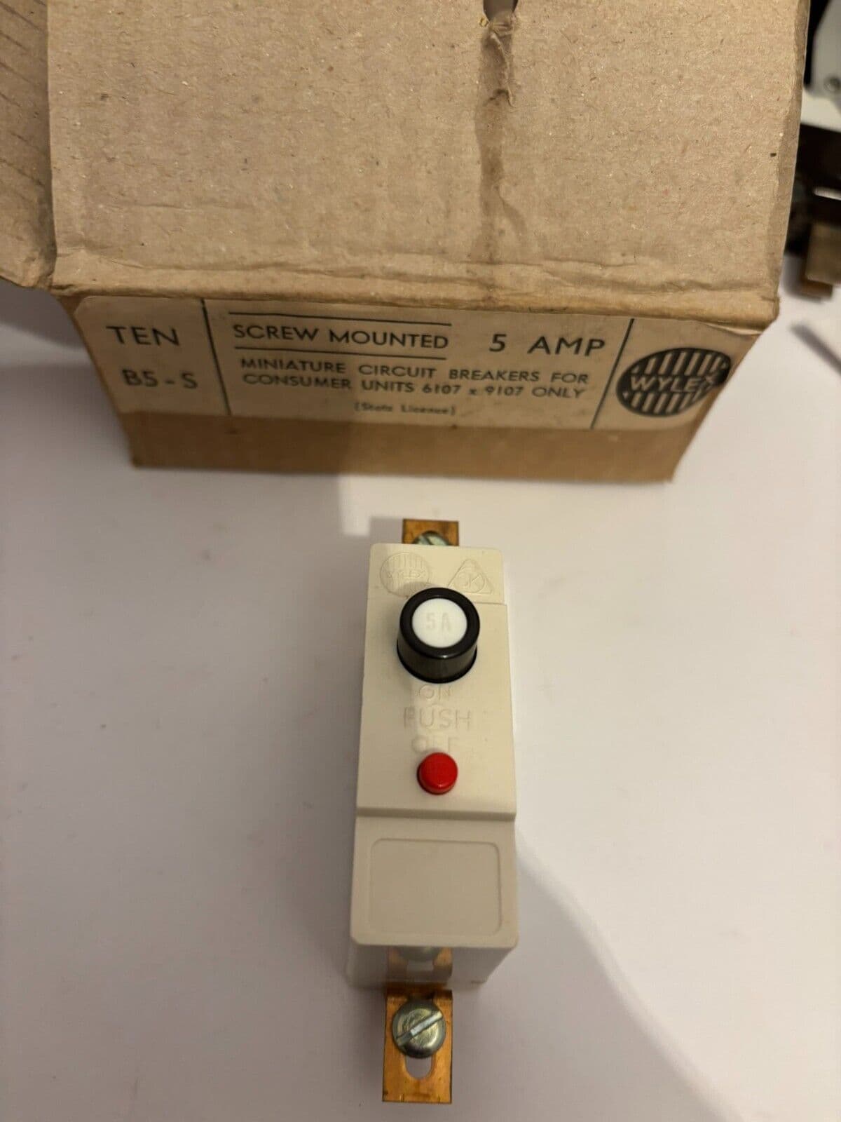 WYLEX B5 B10 B20 B30 AMP PUSH BUTTON SCREW MOUNTED MCB CIRCUIT BREAKERS