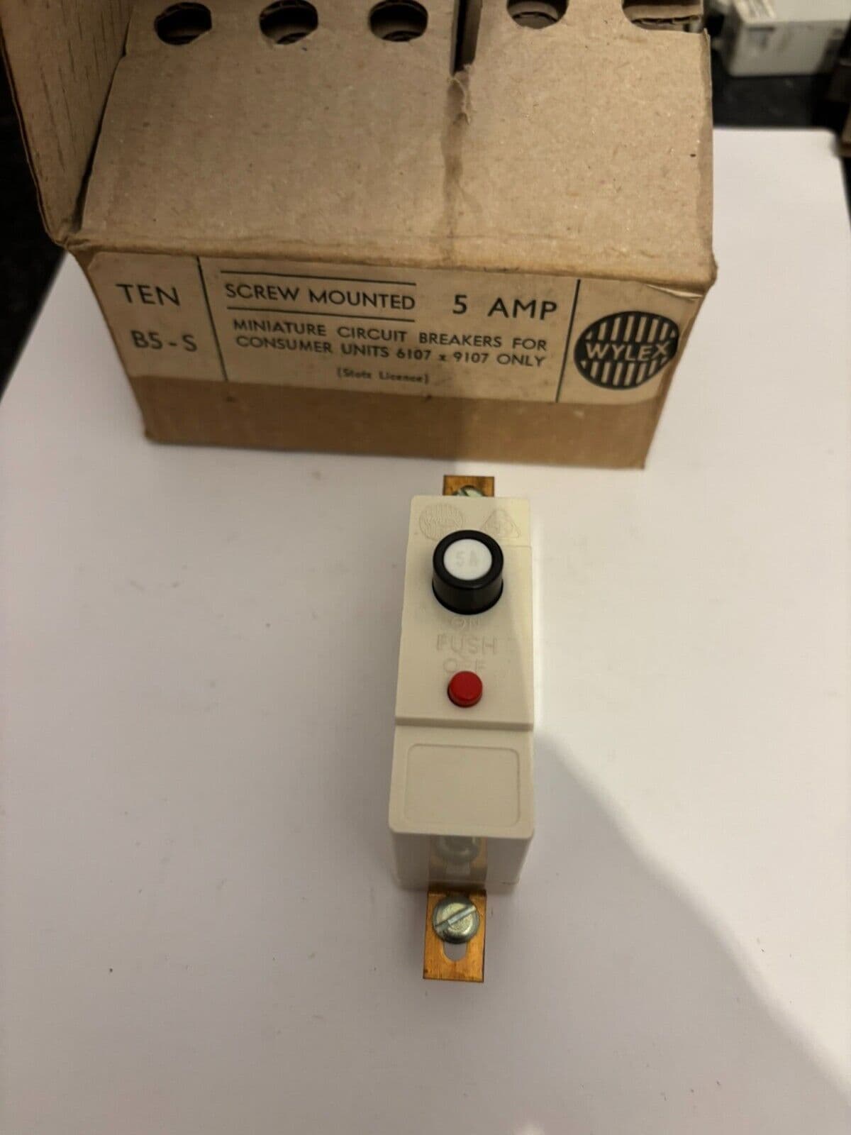 WYLEX B5 B10 B20 B30 AMP PUSH BUTTON SCREW MOUNTED MCB CIRCUIT BREAKERS