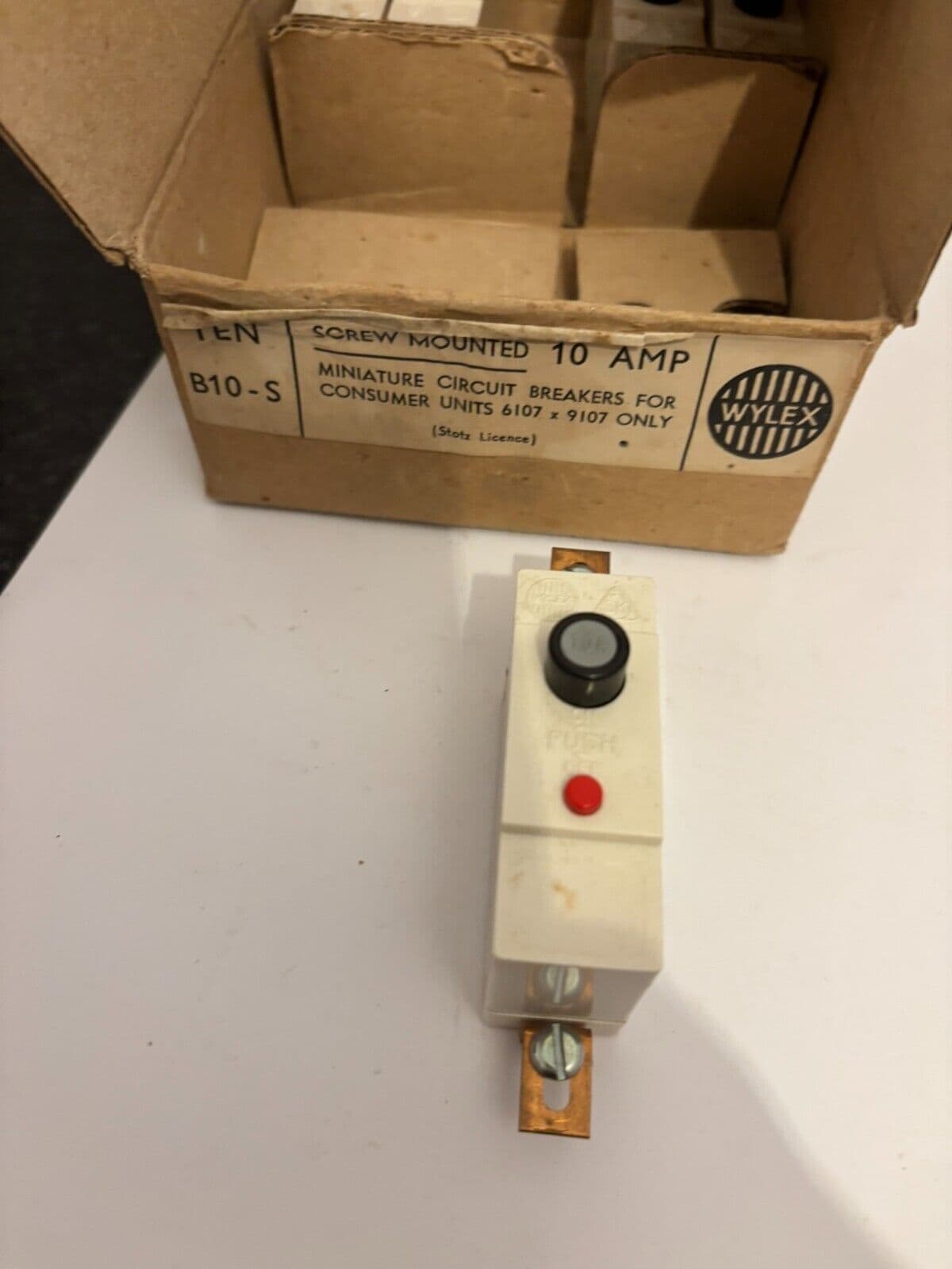 WYLEX B5 B10 B20 B30 AMP PUSH BUTTON SCREW MOUNTED MCB CIRCUIT BREAKERS