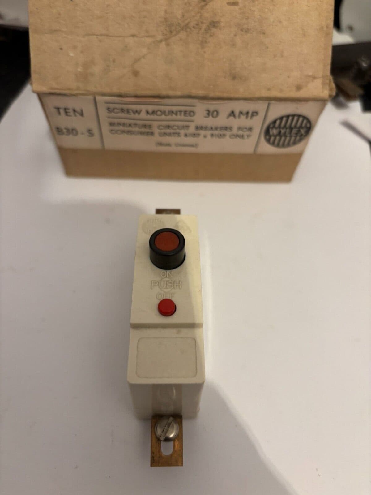 WYLEX B5 B10 B20 B30 AMP PUSH BUTTON SCREW MOUNTED MCB CIRCUIT BREAKERS