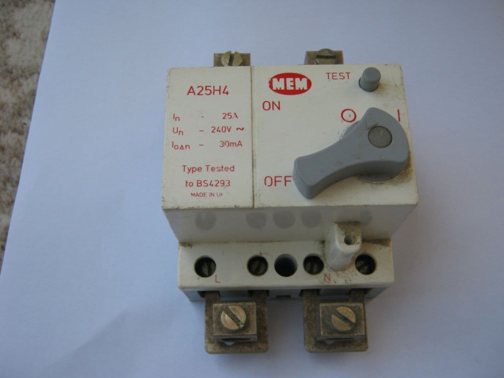 WYLEX WES 25/2 25 AMP 30mA 2 POLE BS 4293 RCD CIRCUIT BREAKER