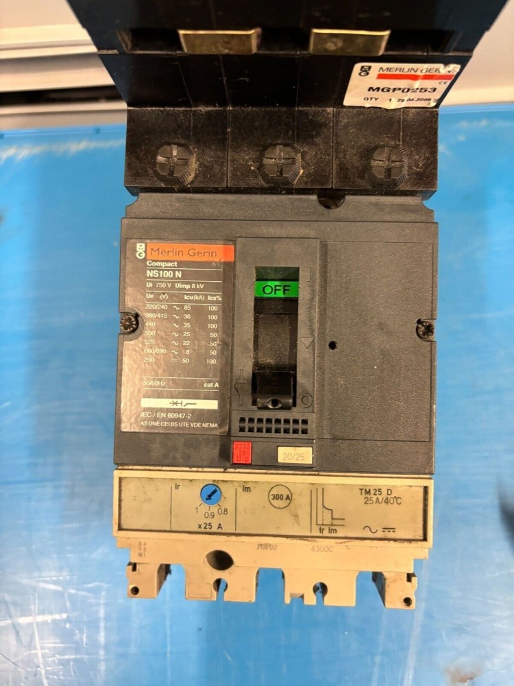 MERLIN GERIN NS160N TM25D MGP0253 25 AMP TRIPLE POLE ADJUSTABLE MCCB