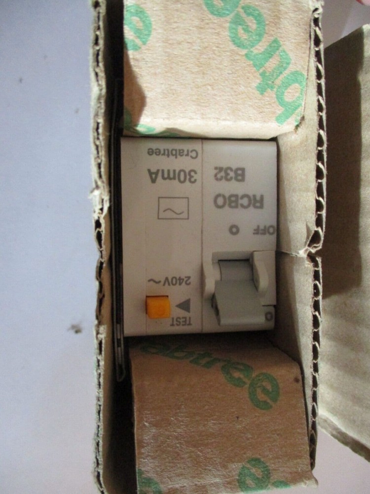 NEW CRABTREE STARBREAKER B32 32 AMP 30 mA RCBO CIRCUIT BREAKER 61/B3230
