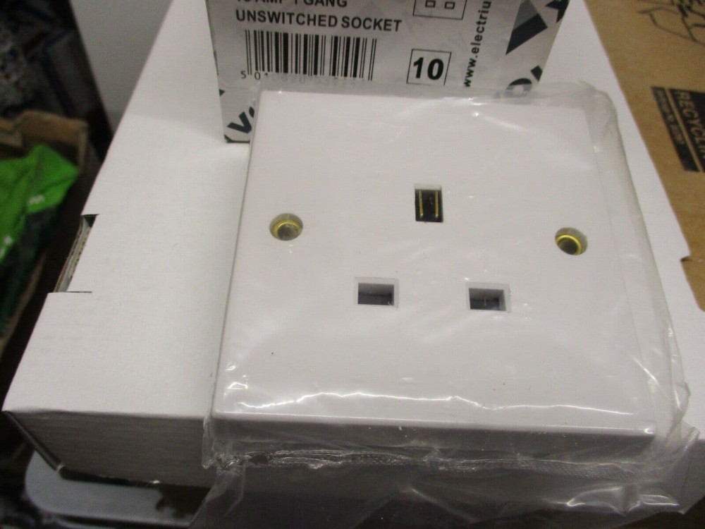 NEW VOLEX VX9100 13 AMP 1 GANG UNSWITCHED SOCKET
