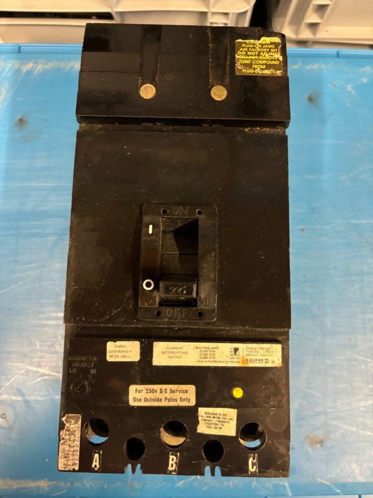 SQUARE D KA36225 225 AMP TRIPLE POLE MCCB CIRCUIT BREAKER