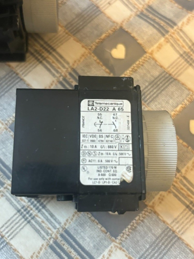 TELEMECANIQUE LA2-D22 A 65 01 - 30s TIME DELAY RELAY