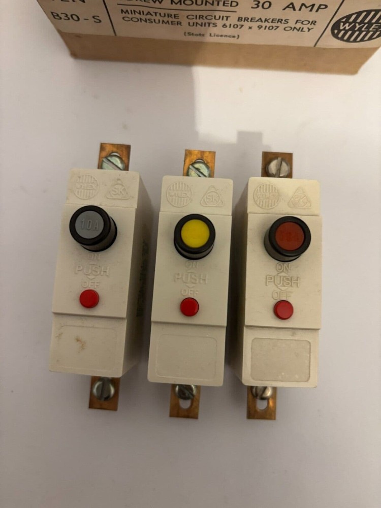 WYLEX B5 B10 B20 B30 AMP PUSH BUTTON SCREW MOUNTED MCB CIRCUIT BREAKERS